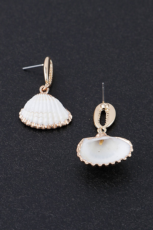NE071319 GOLD Ribbed Clam Shell Earrings